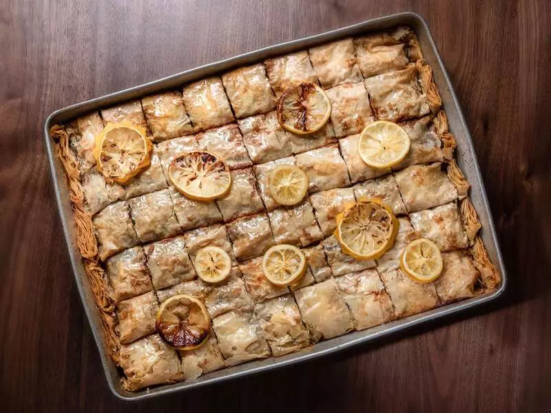 Phyllo-Gebäckrezepte: Einfache Möglichkeiten, köstliches Baklava, Kuchen und mehr zuzubereiten