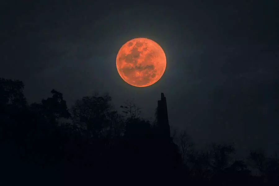 Hoe u vanavond de langste gedeeltelijke maansverduistering in 580 jaar kunt zien