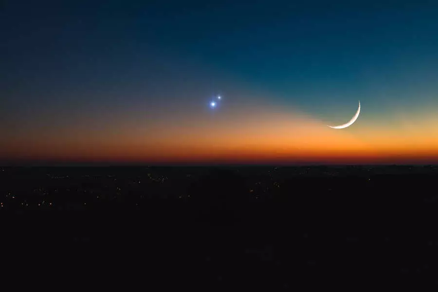 Hvordan se den store forbindelsen mellom Jupiter og Saturn på himmelen i kveld