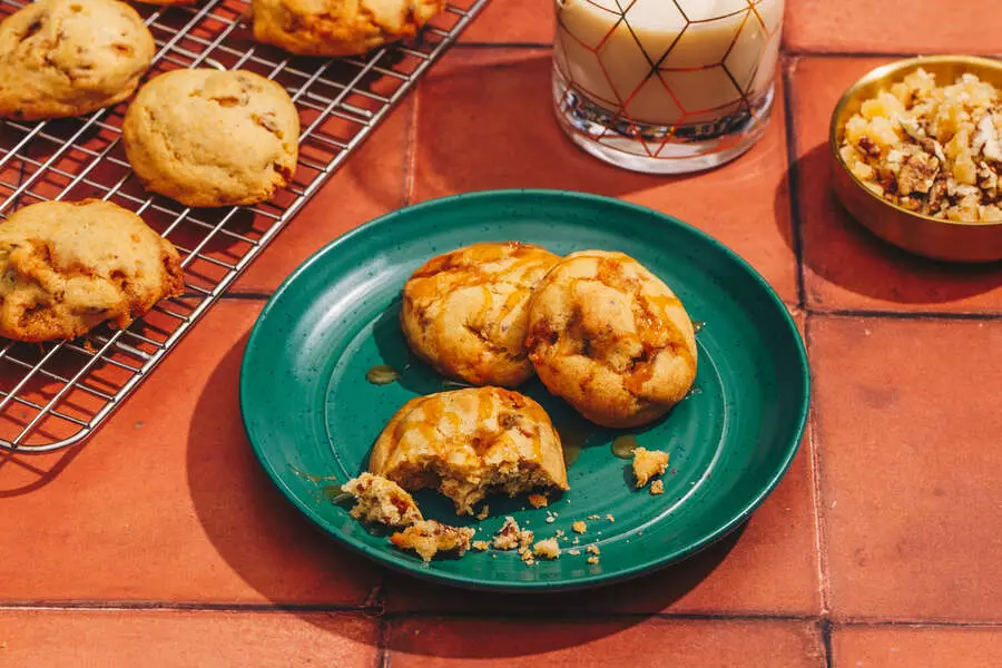 Ihurno ang Cannabis-Infused Caramel Pecan Cookies