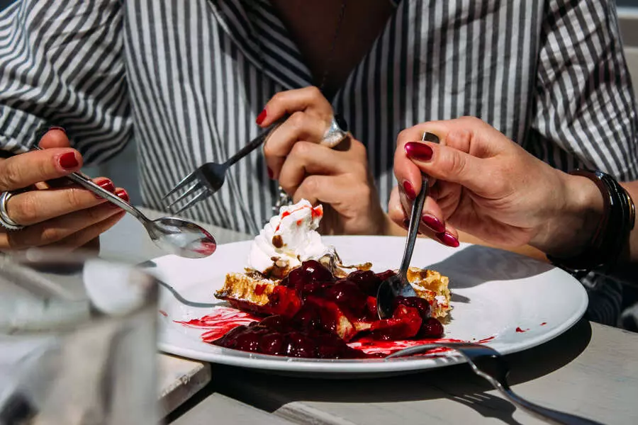 Senat Florida Menyebut Makanan Penutup Negara Bagian Strawberry Shortcake