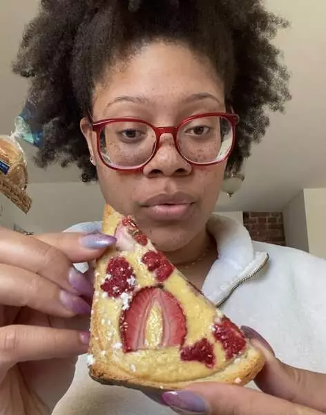 Anyị mere TikTok's Viral Yogurt Toast iji hụ ma ọ dị mma