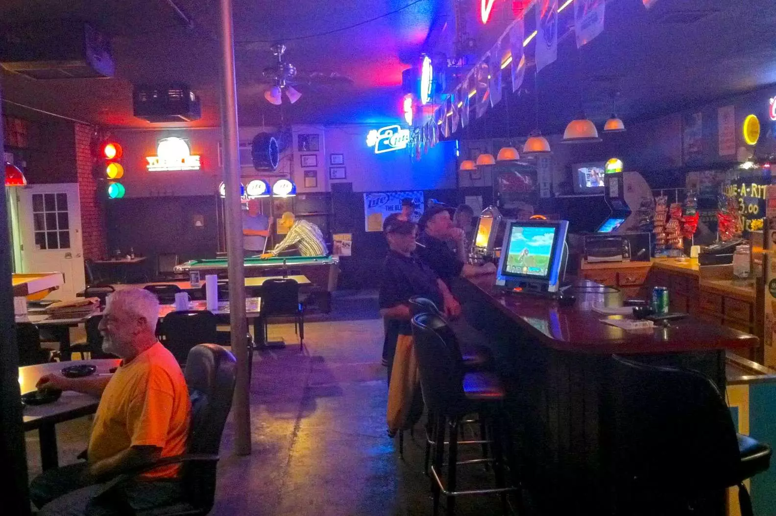 Beste duikbars in Nashville: waar vind je goede bars in de buurt 1522_1