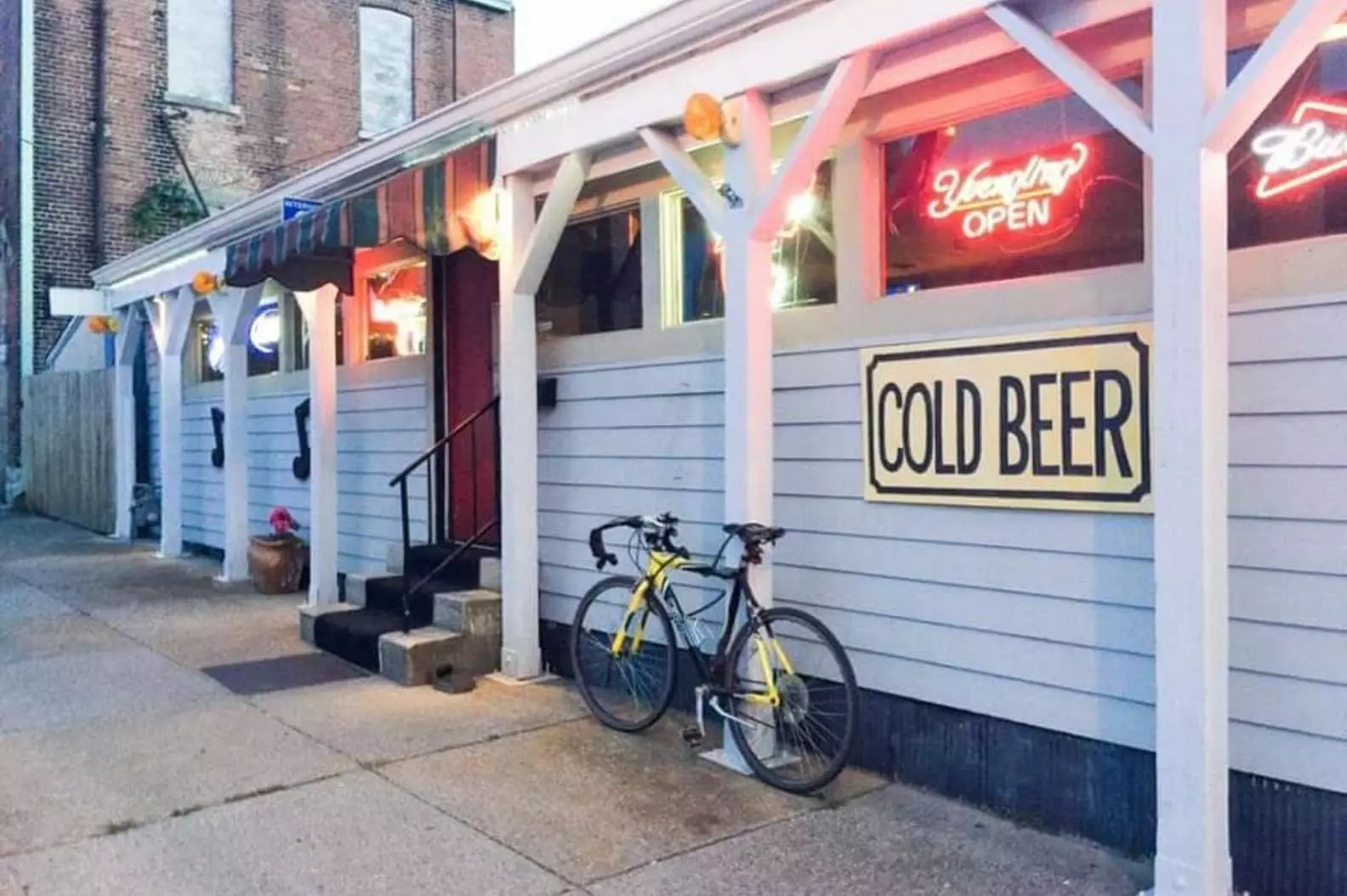 Beste duikbars in Nashville: waar vind je goede bars in de buurt 1522_2