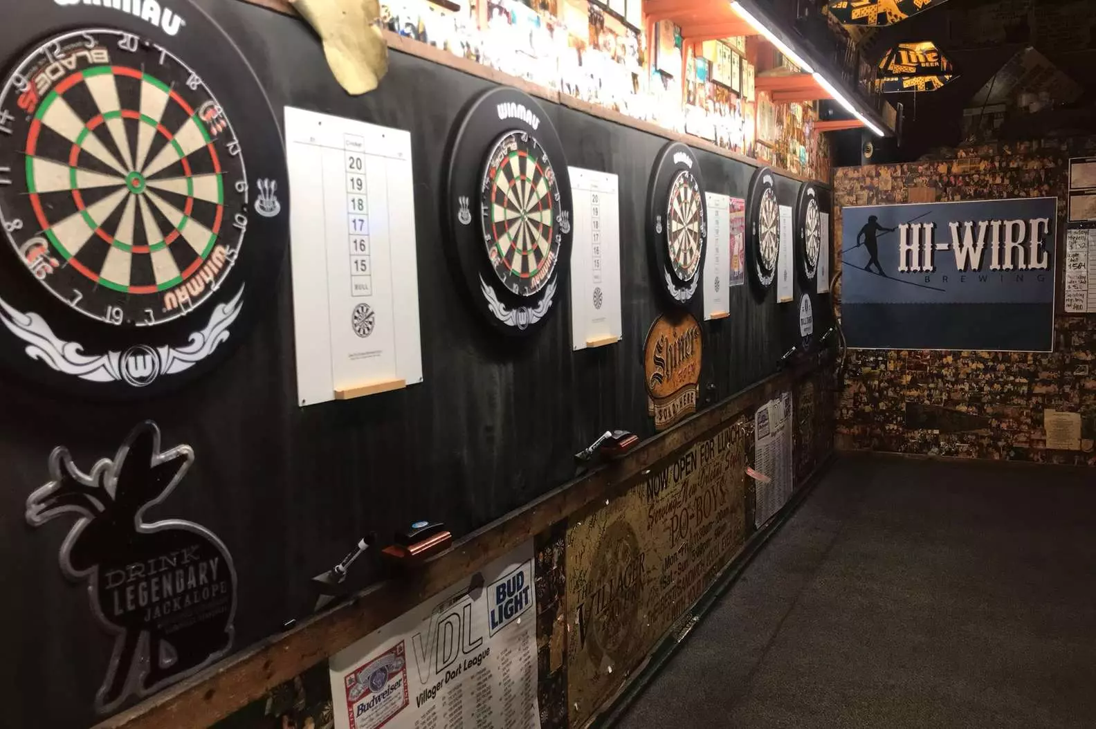 Qhov Zoo Tshaj Plaws Nashville Dive Bars: Qhov Chaw Pom Zoo Nyob Hauv Zej Zog 1522_5