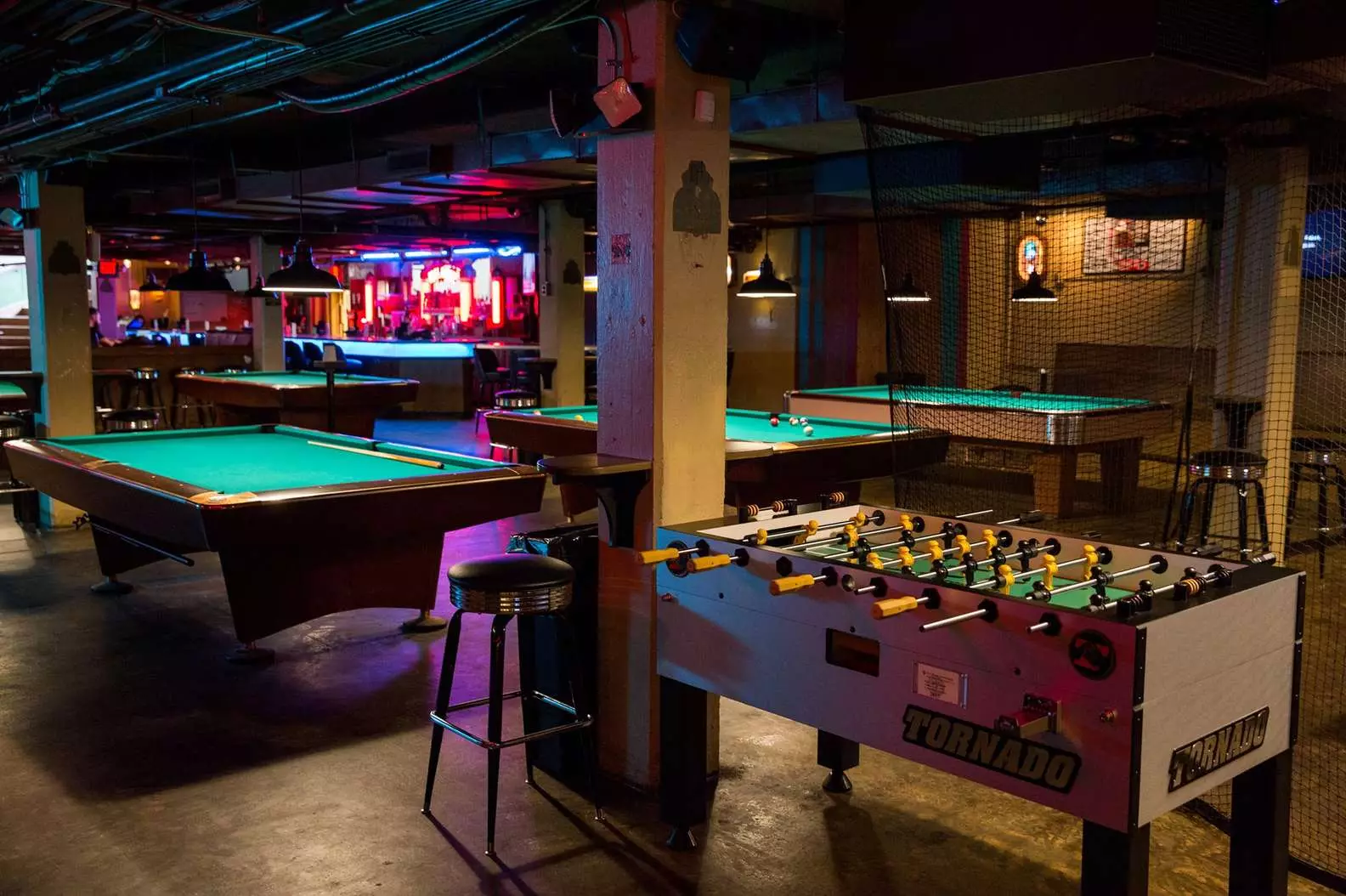 Qhov Zoo Tshaj Plaws Nashville Dive Bars: Qhov Chaw Pom Zoo Nyob Hauv Zej Zog 1522_6