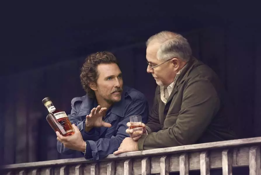 Matthew McConaughey Membuat Wiski dengan Wild Turkey: Kajian Longbranch