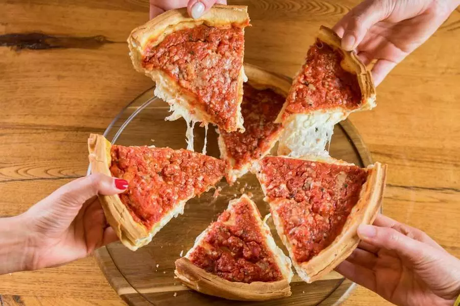 Pizza pangalusna di Chicago: Tempat jeung keureutan & pai pangalusna