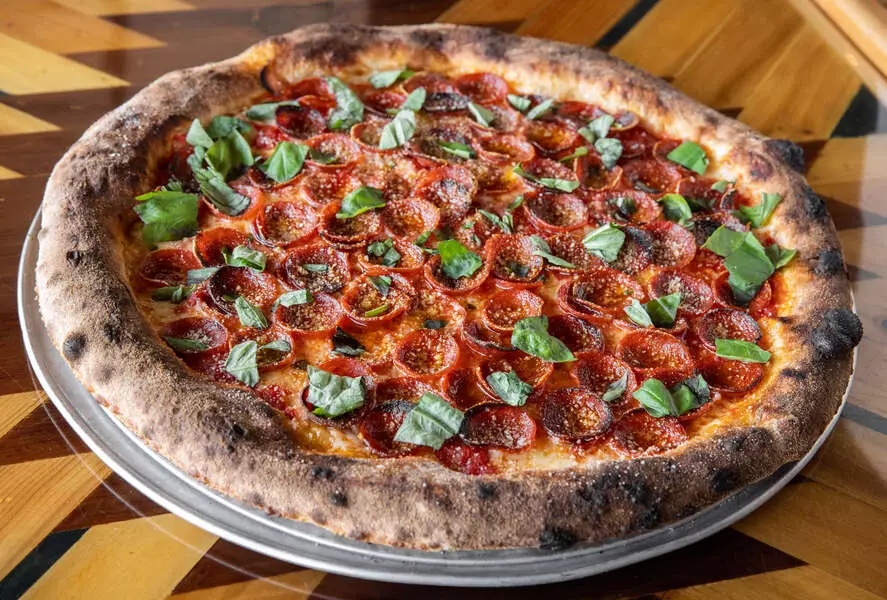 17 Tempat Pizza Terbaik di Dallas: Tempat Menemukan Irisan & Pai Terbaik DFW