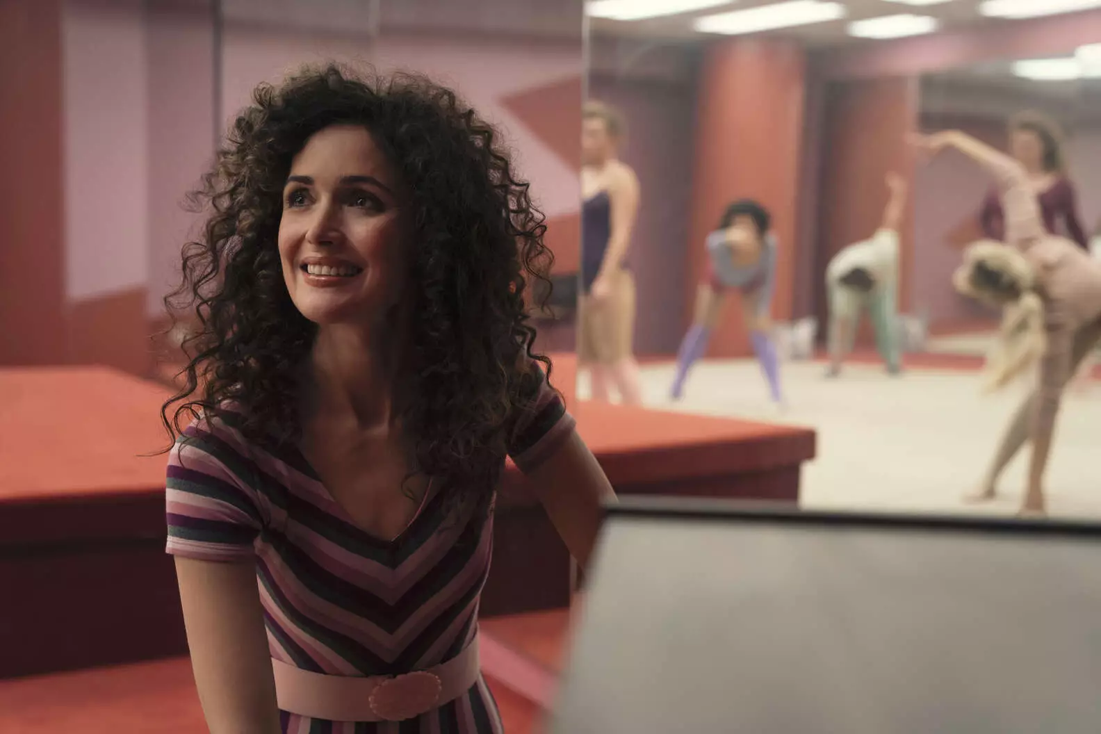 Apple TV 'fizika': Rose Byrne Stars ao amin'ny Dramedy Aerobic Bruising 20242_1