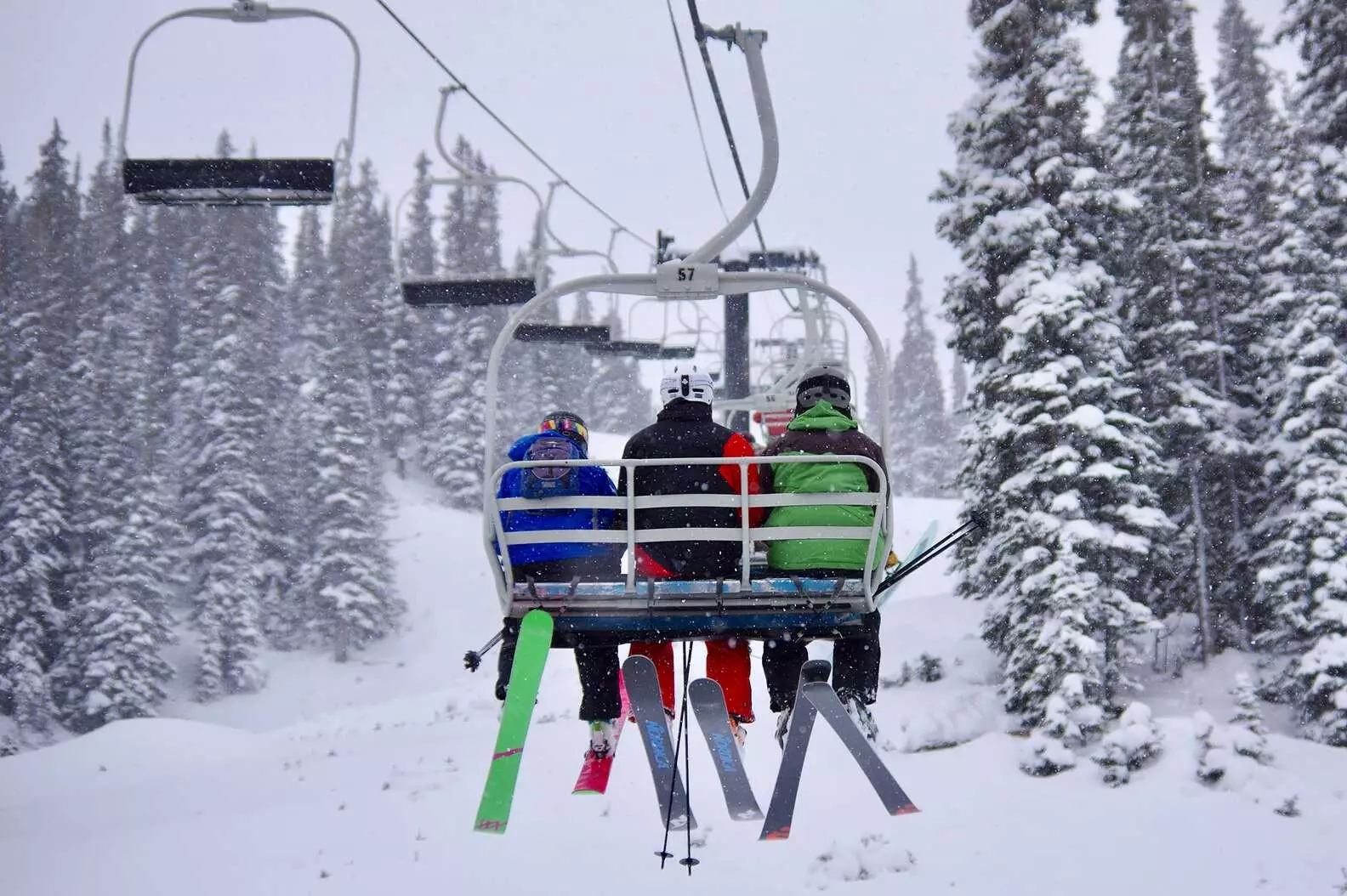 Ski Terbaik di Denver: Pergunungan & Pusat Peranginan Ski Teratas Berdekatan Bandar 2061_4