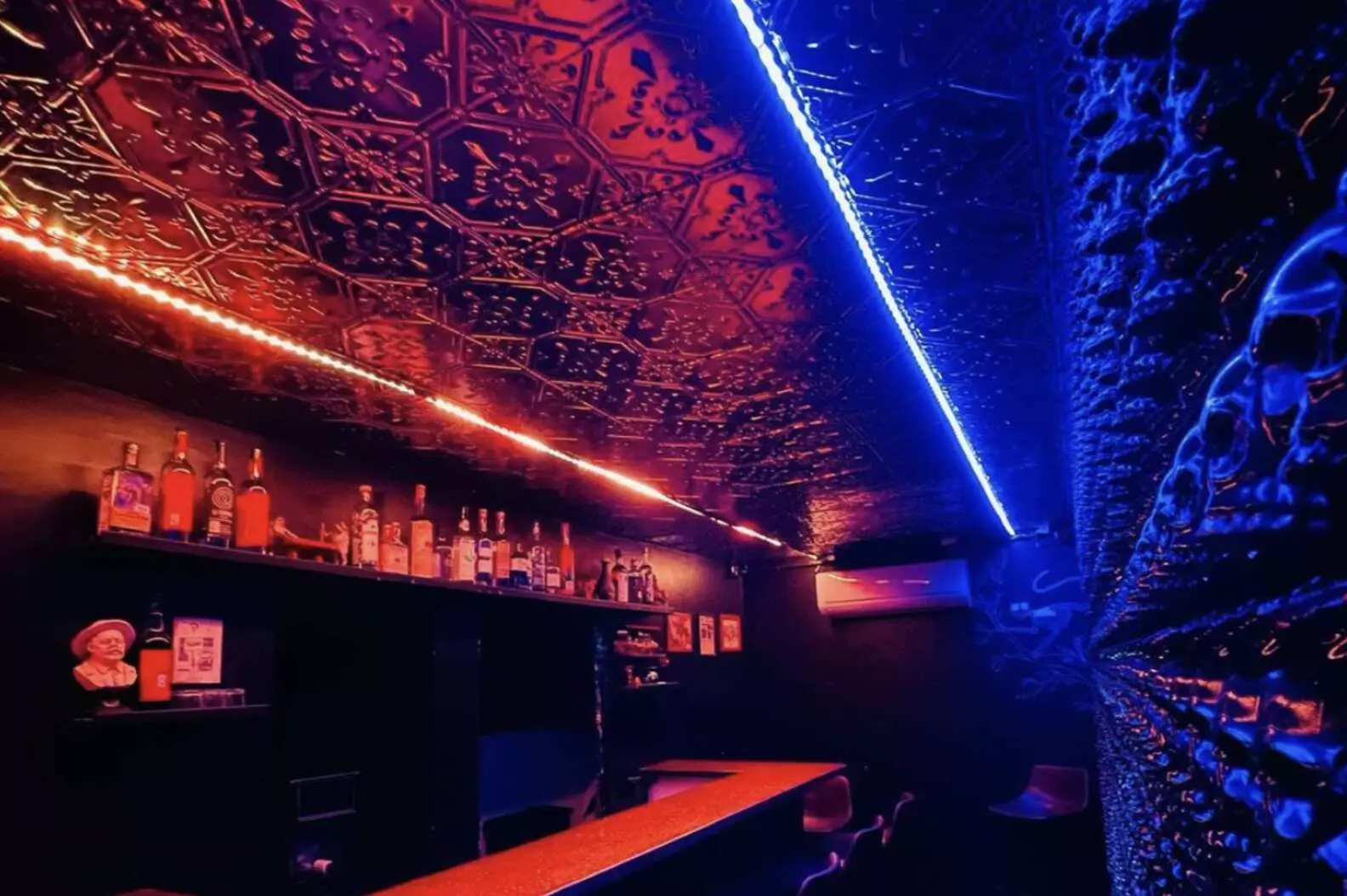 Bars Speakeasy kacha mma na Houston: Ogwe ndị zoro ezo iji jide ihe ọṅụṅụ 2148_2