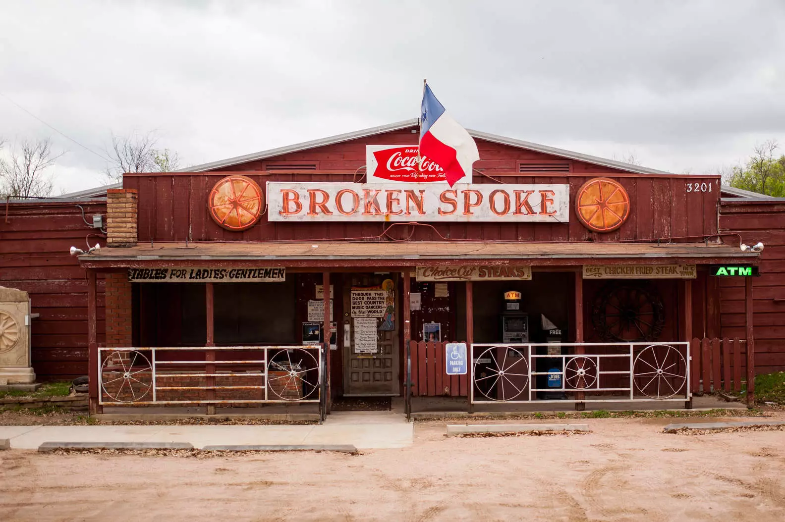 Bir Şovu Yakalamak için En İyi Austin Canlı Müzik Mekanları, Barları ve Kulüpleri 2185_3