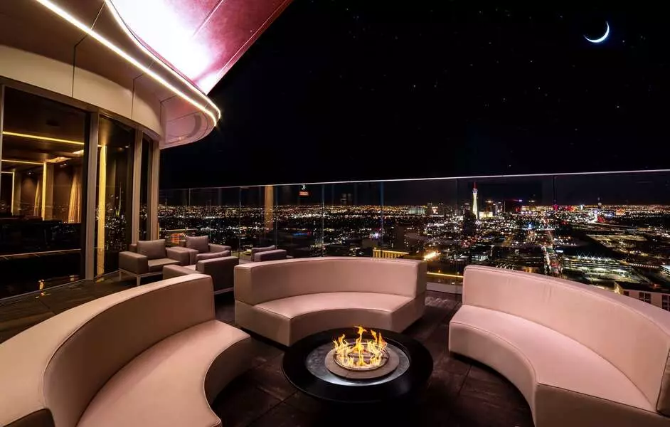Najlepšie strešné bary v Las Vegas: Kde piť s výhľadom na bulvár Vegas Strip