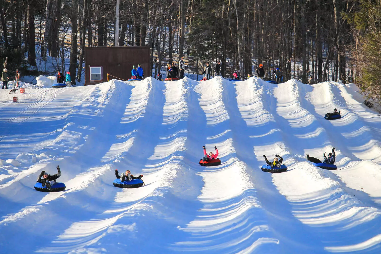 L-Aħjar Postijiet fejn Tmur Snow Tubing Ħdejn Boston Din ix-Xitwa 247_1