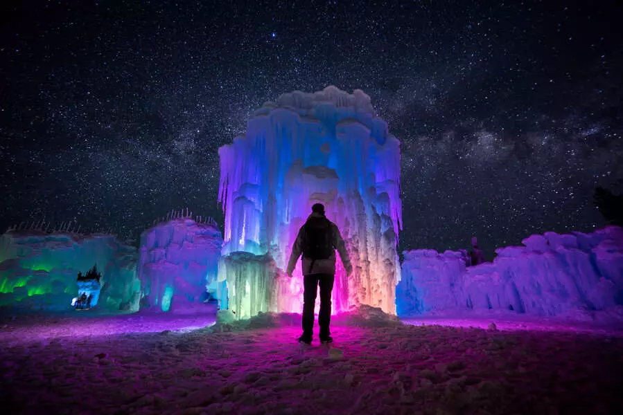 Pitani kumpoto & Pitani ku Ice Castles ku Woodstock, New Hampshire