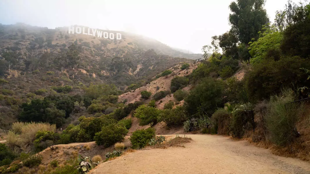 L-Aħjar Żidiet LA Ħdejn is-Sinjal ta' Hollywood: 7 Traċċi għal Veduta mill-qrib