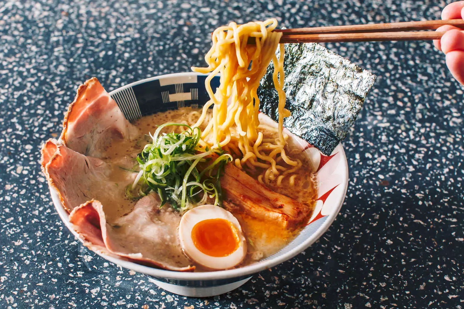 Ramen ti o dara julọ ni NYC: Awọn ile itaja Ramen Top & Awọn ibi Noodle ni Ilu New York 2959_20