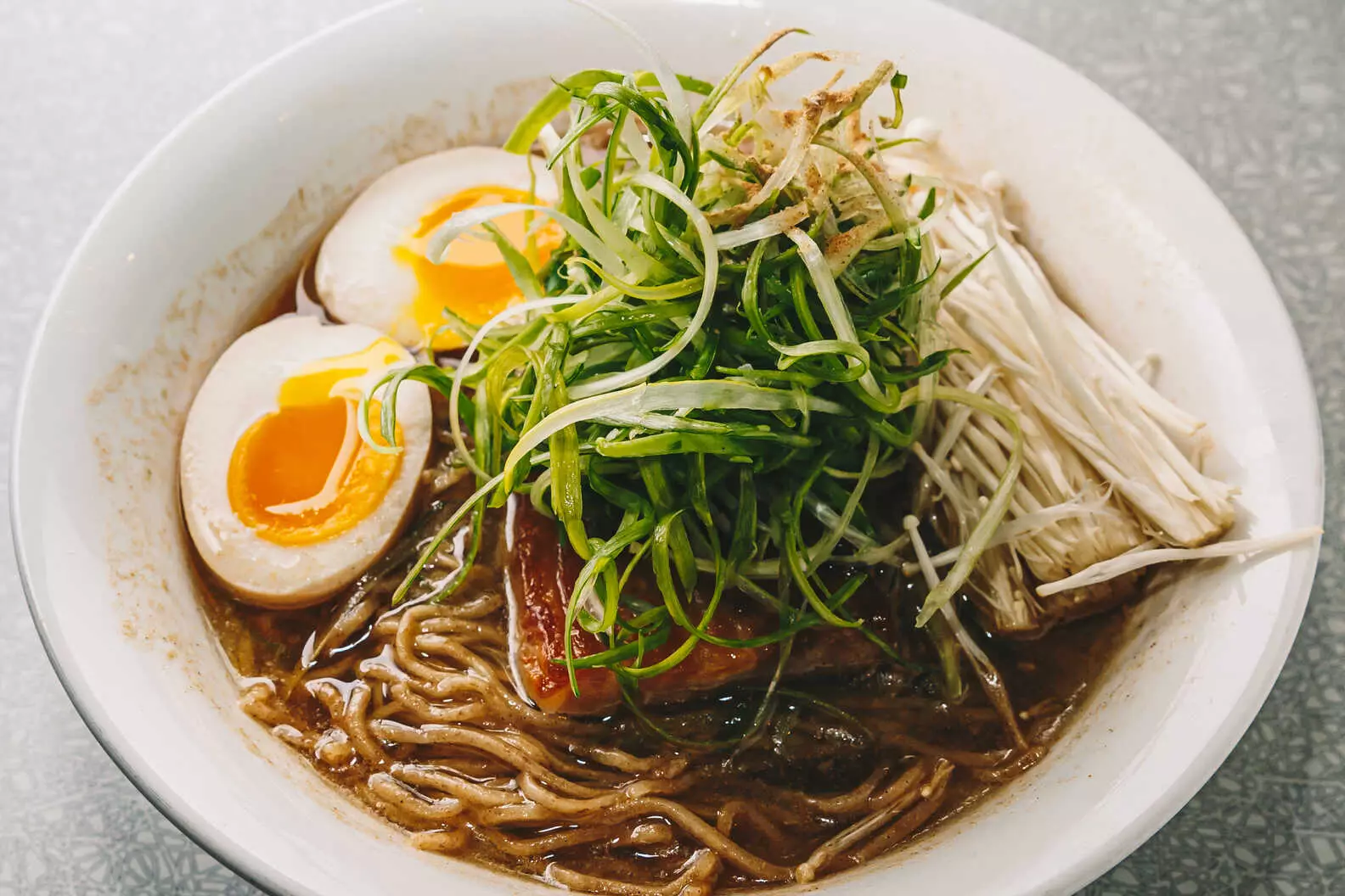 Najbolji ramen u NYC-u: najbolje trgovine s ramenom i mjesta s rezancima u New Yorku 2959_9