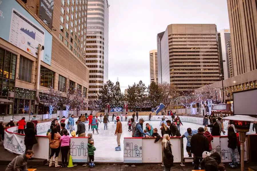 Ungaya kuphi I-Ice Skating e-Denver, Colorado