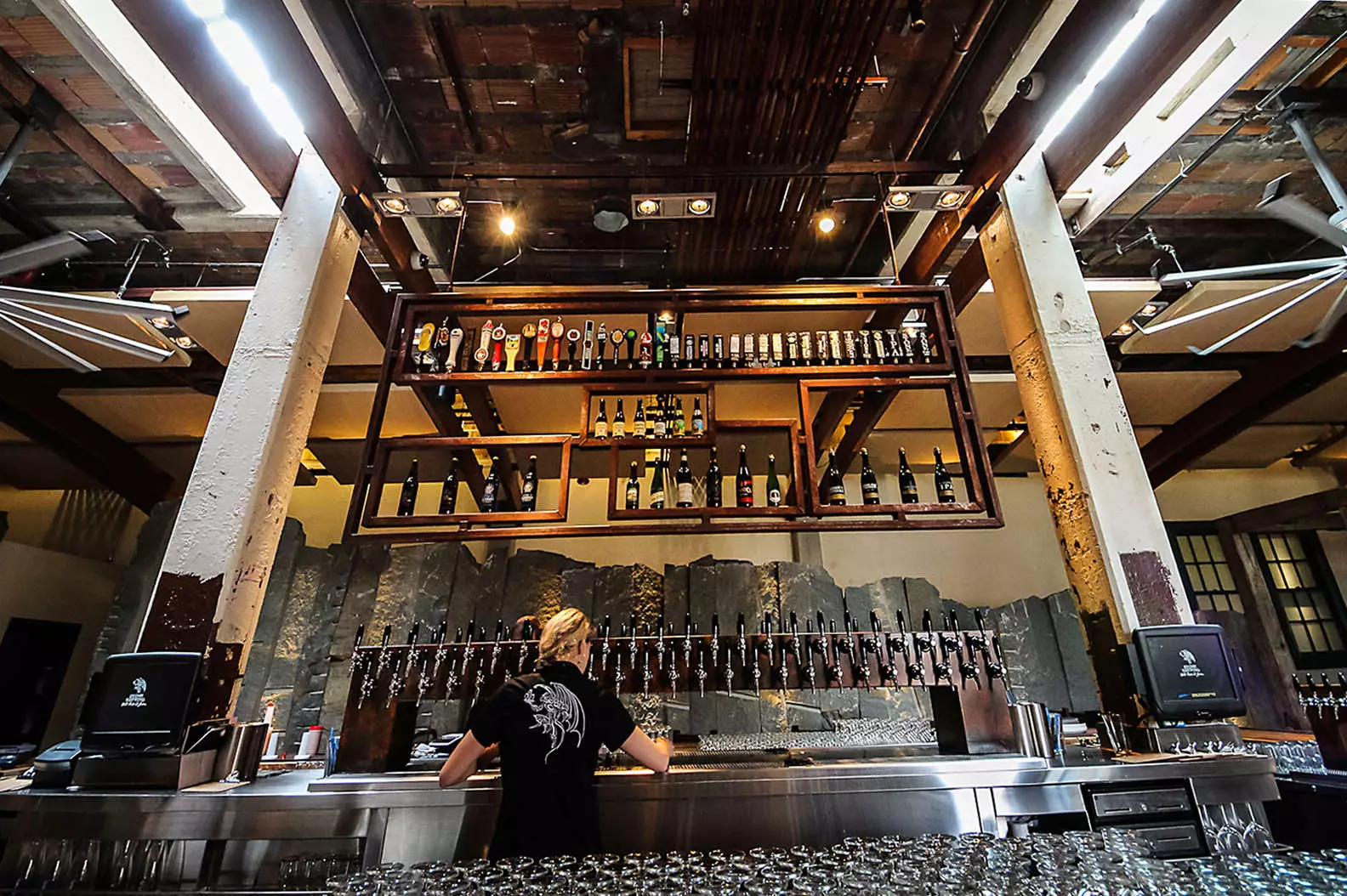 Stone Brewing World Bistro & Gardens - Liberty Station - 55.000sqft nevjerojatnog piva od ljudi u Stone San Diegu 29634_3