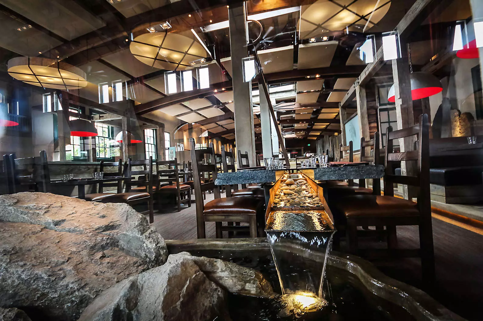 Stone Brewing World Bistro & Gardens - Liberty Station - 55,000sqft zodabwitsa zamowa kuchokera kwa anthu ku Stone San Diego 29634_4