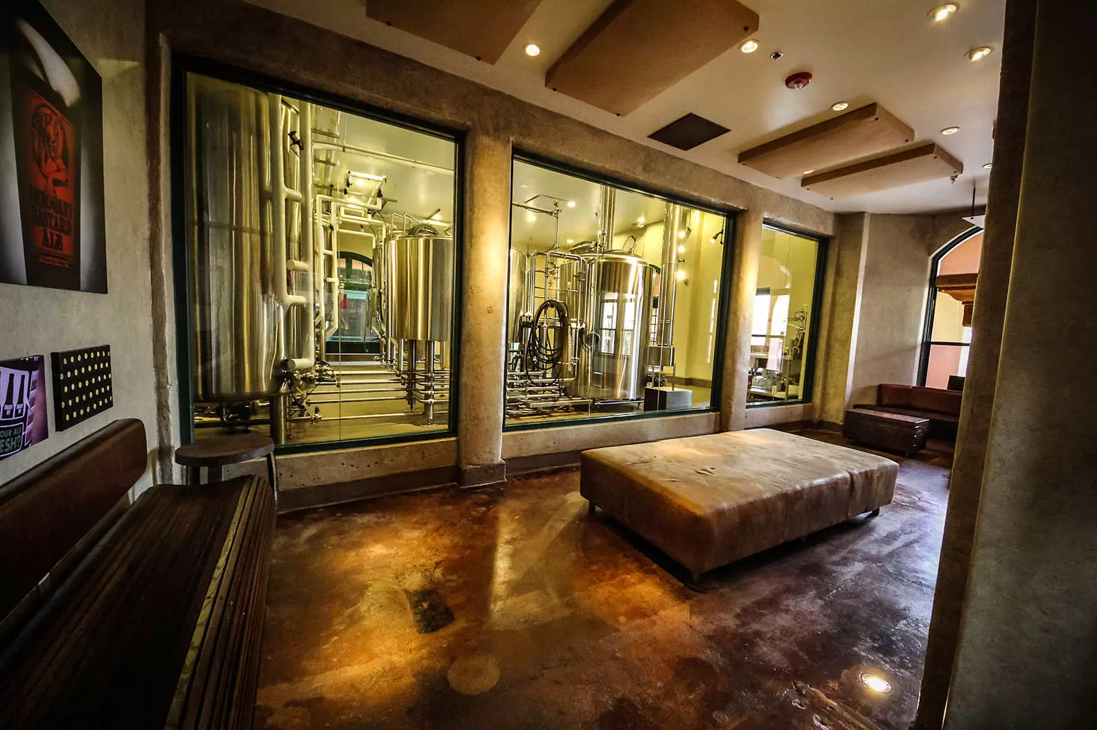 Stone Brewing World Bistro & Gardens - Liberty Station - 55.000sqft nevjerojatnog piva od ljudi u Stone San Diegu 29634_5