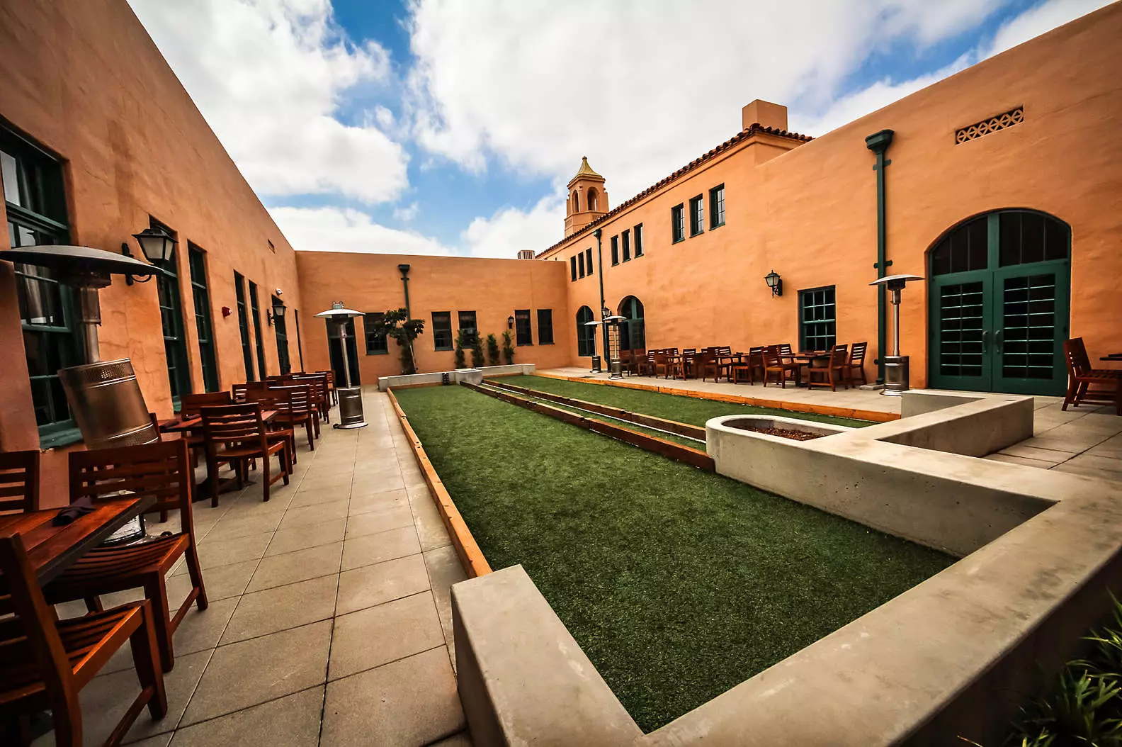 Stone Brewing World Bistro & Gardens - Liberty Station - 55.000sqft nevjerojatnog piva od ljudi u Stone San Diegu 29634_7