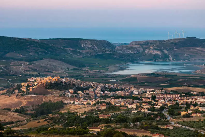 Italian Town vend des maisons pour 1 $ pour reconstruire la communauté 29654_2