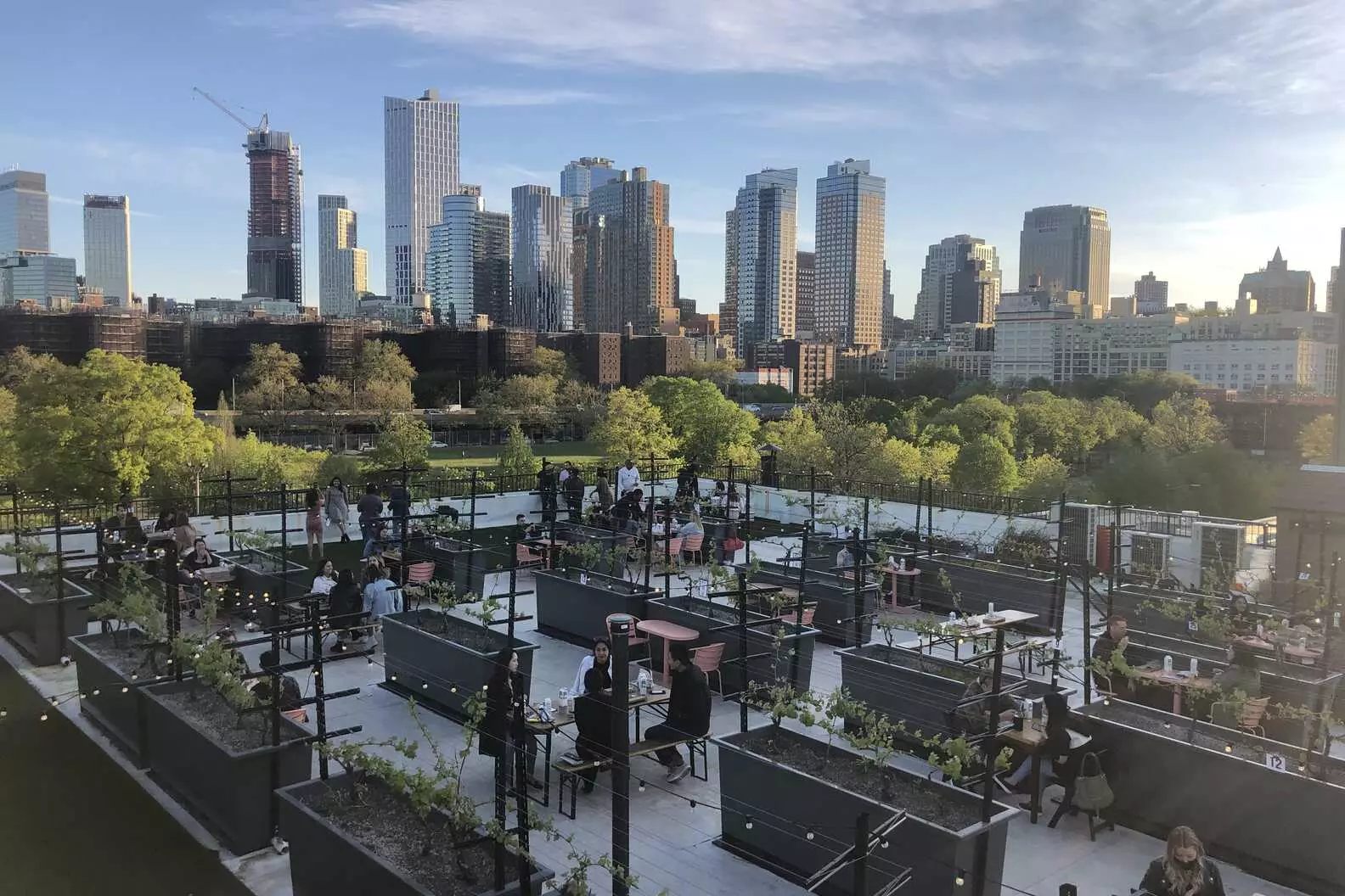 Beste Rooftop Bars in NYC: Goeie plekke om buite te drink met 'n uitsig 2983_15