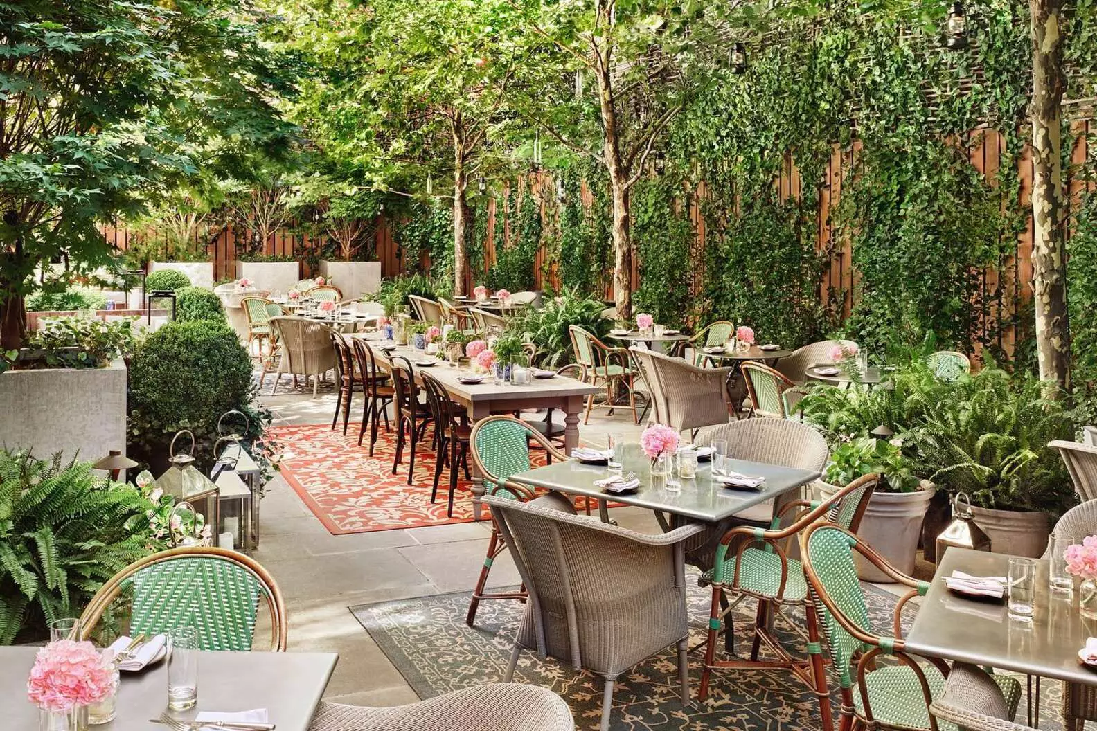 Melhores jardins escondidos em Nova York: 17 restaurantes com jardins secretos 2984_1