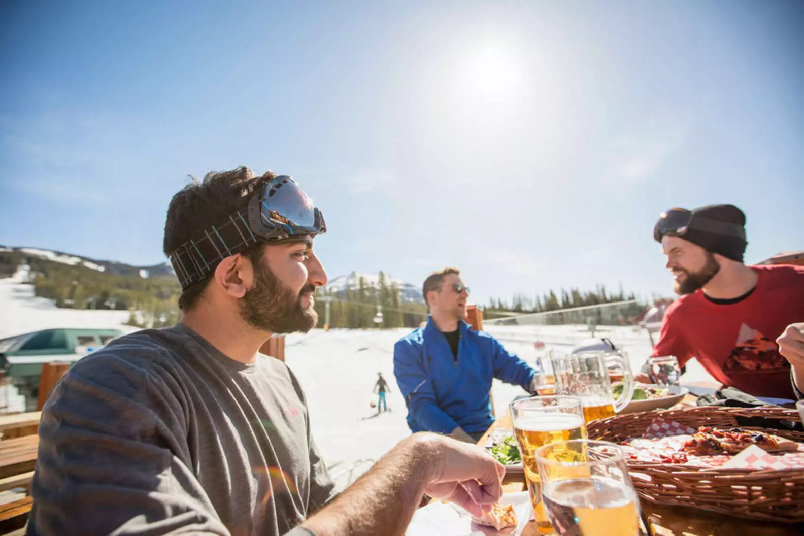 Libaka tse ntle ka ho fetisisa tsa après-ski ho pholletsa le Canada. 30543_1