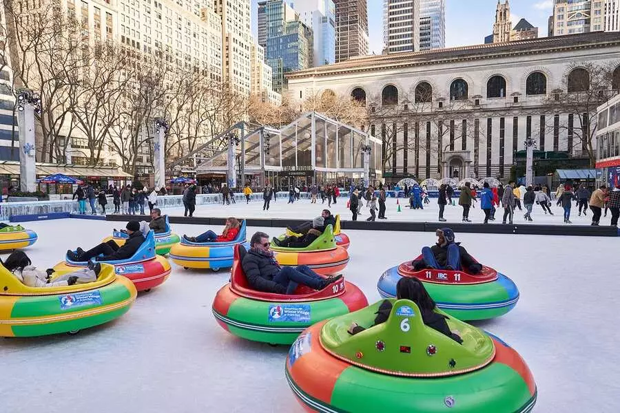 Awọn ọkọ ayọkẹlẹ Bumper Pada si Ice ni Bryant Park's Winter Village ni NYC