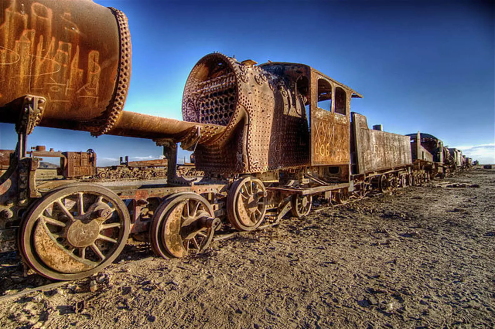 Salt Flats Bolivia - Ang Train Graveyard sa Uyuni City 32301_3