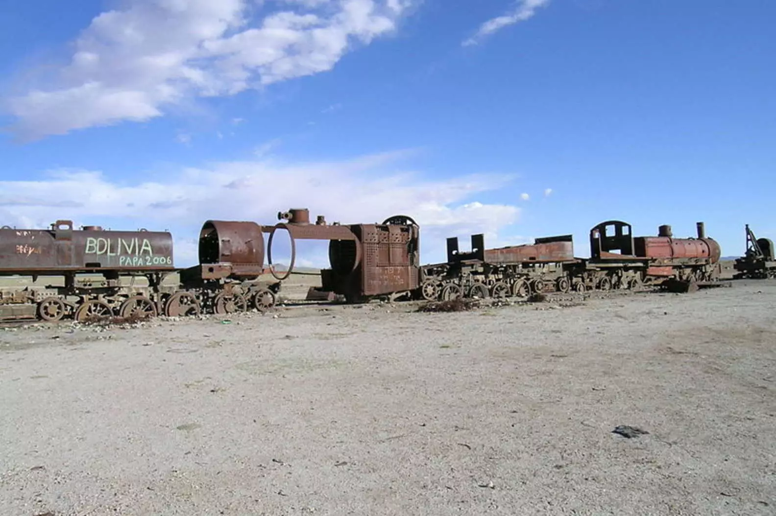 Salt Flats Bolívie - vlakový hřbitov ve městě Uyuni 32301_7