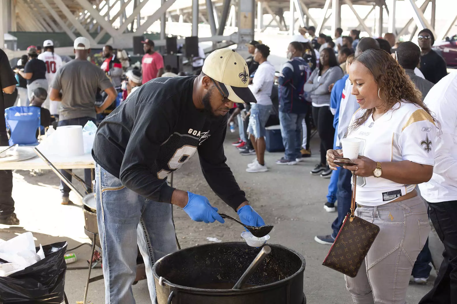 Binne New Orleans Saints Fans se Wild Superdome Tailgates 32483_3