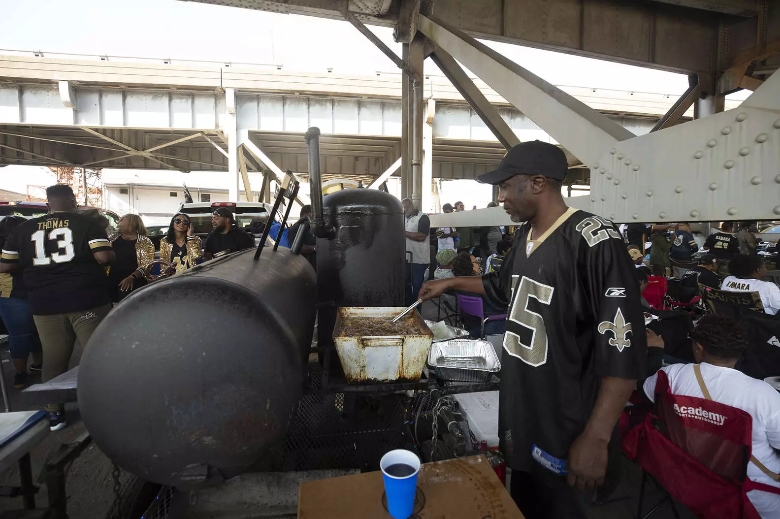 Binne New Orleans Saints Fans se Wild Superdome Tailgates 32483_4