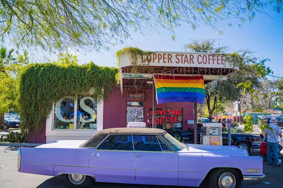 Ուղեցույց Phoenix-ի «Gayborhood» օրիգինալ Miss Gay Melrose America-ից