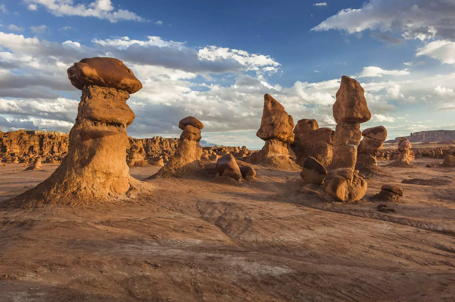 Návštěva Goblin Valley: Co dělat a kdy navštívit státní park 3335_1