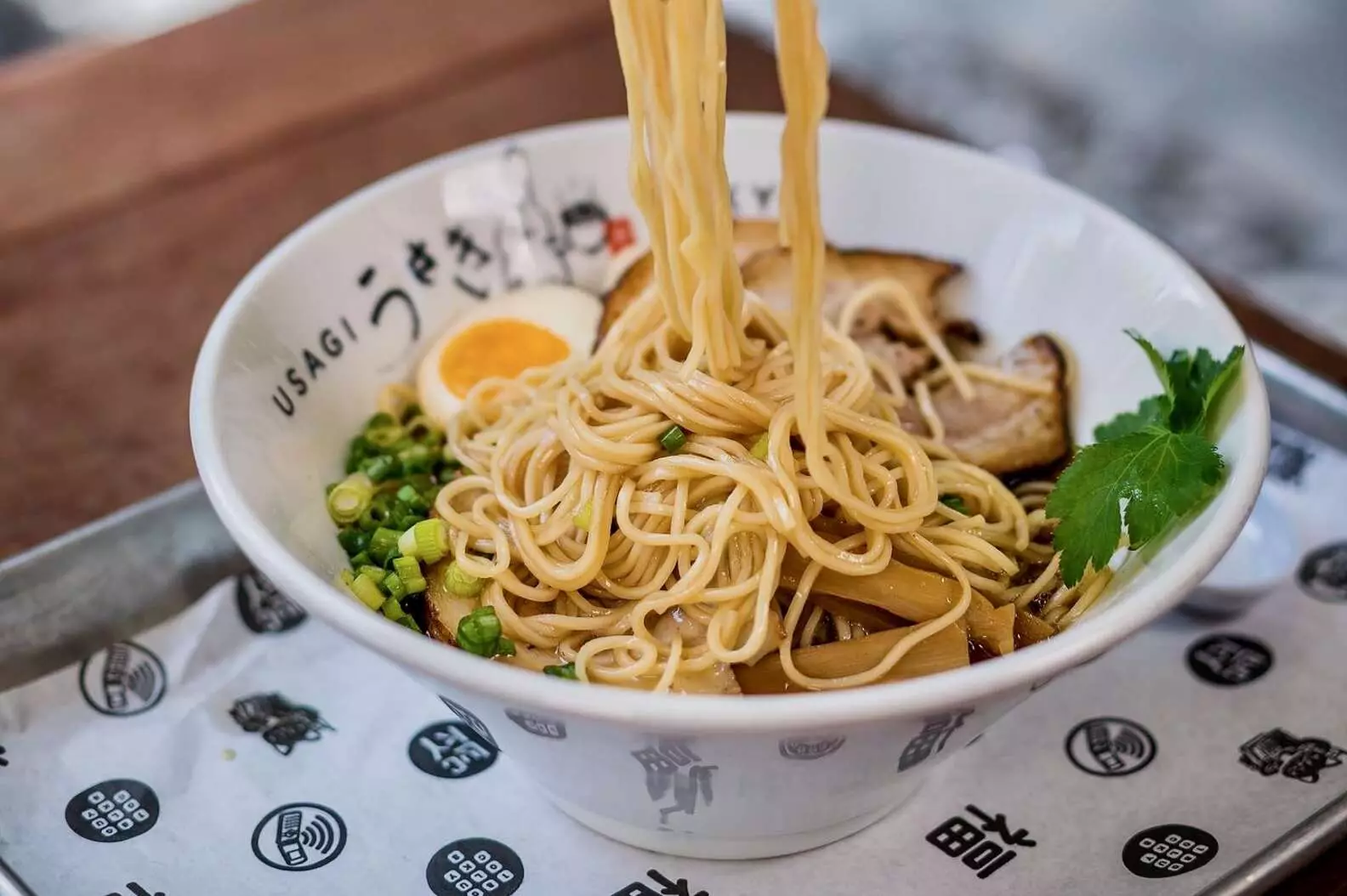 ราเมนที่ดีที่สุดในไมอามี่: ร้านราเม็งยอดนิยมและสถานที่ก๋วยเตี๋ยวให้ลองตอนนี้ 351_10