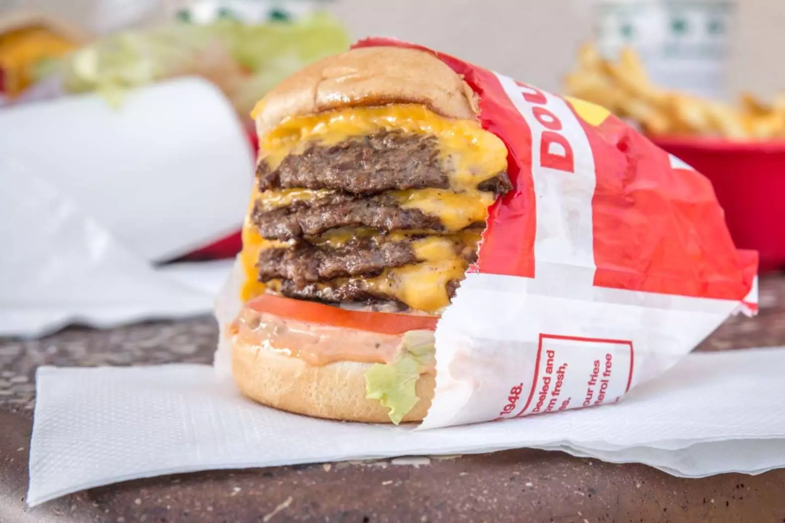 Naghintay ang mga Londoners ng Hanggang Limang Oras para Makapasok sa isang In-N-Out Pop Up 37560_1