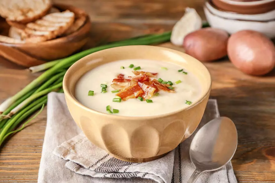 Receita de sopa de batata com queijo: a refeição de conforto final