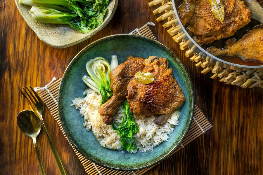 Auala e fai ai le moa Filipino adobo ua tumu i mea manogi