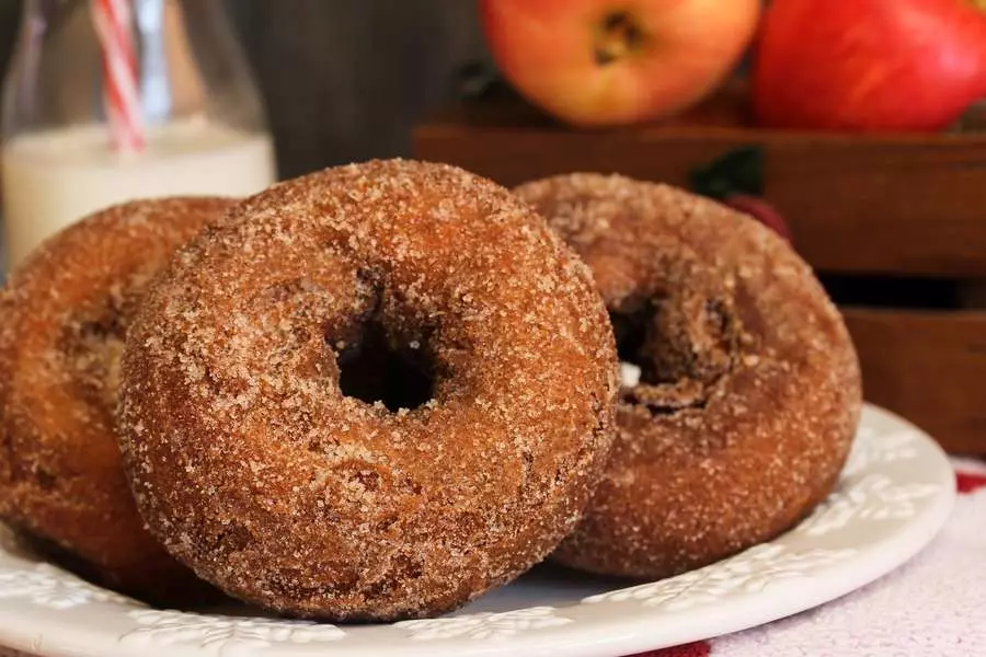 I-Vegan Apple Cider Donut Recipe ka-Erin McKenna we-Erin McKenna's Bakery