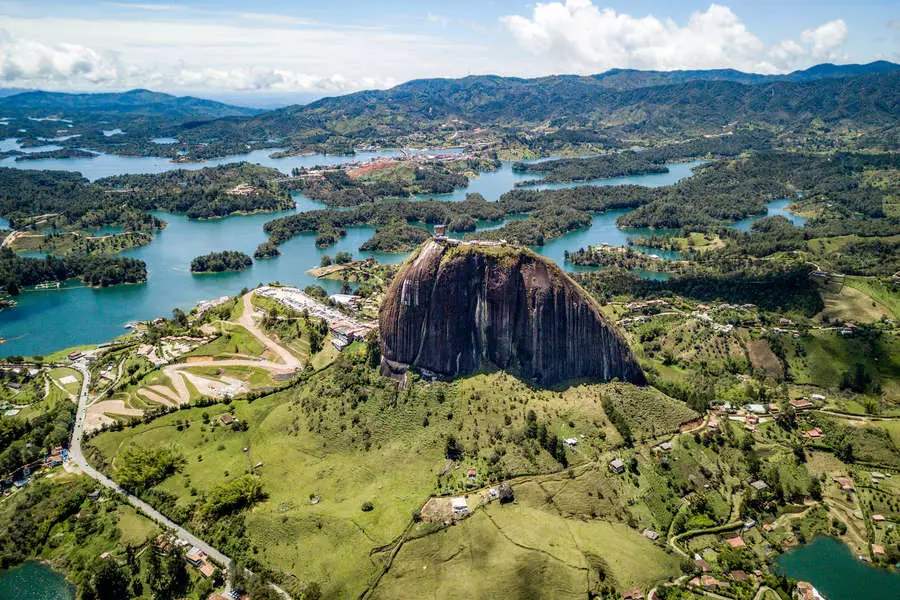 Izindawo Ezinhle Kakhulu Ongazivakashela e-Colombia: Izindawo Ezinhle Nezindawo Ongazibona