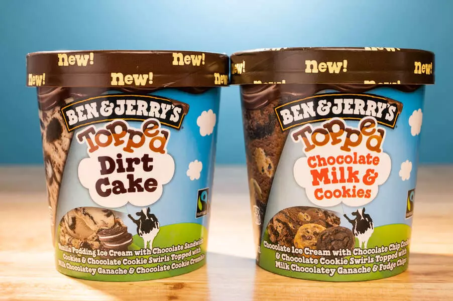 Ben & Jerry's Topped Rilis 2 Rasa Es Krim Baru