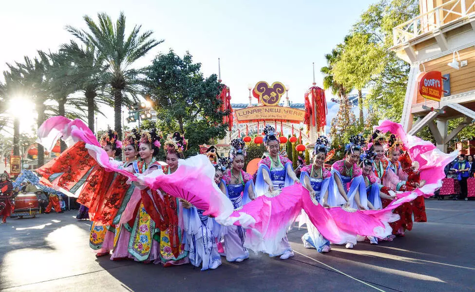 Disneyland'in Ay Yeni Yılı ve Yemek ve Şarap Festivali 2022'de Geri Dönecek