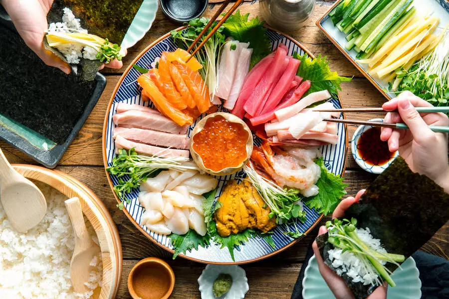 Ako usporiadať Temaki Sushi Party doma: Vlastné recepty na rolky