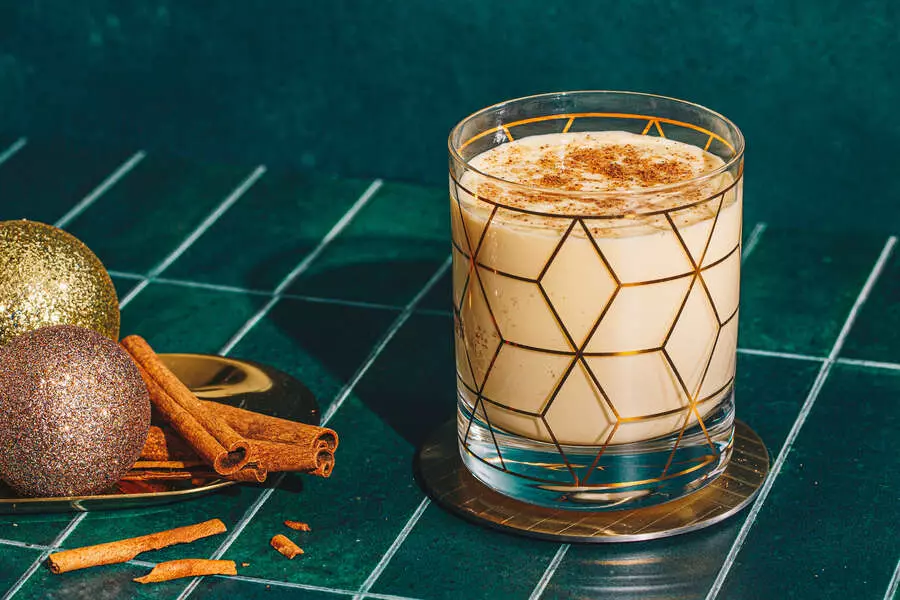 Hva er Eggnog? De klassiske juledrikkeingrediensene, forklart