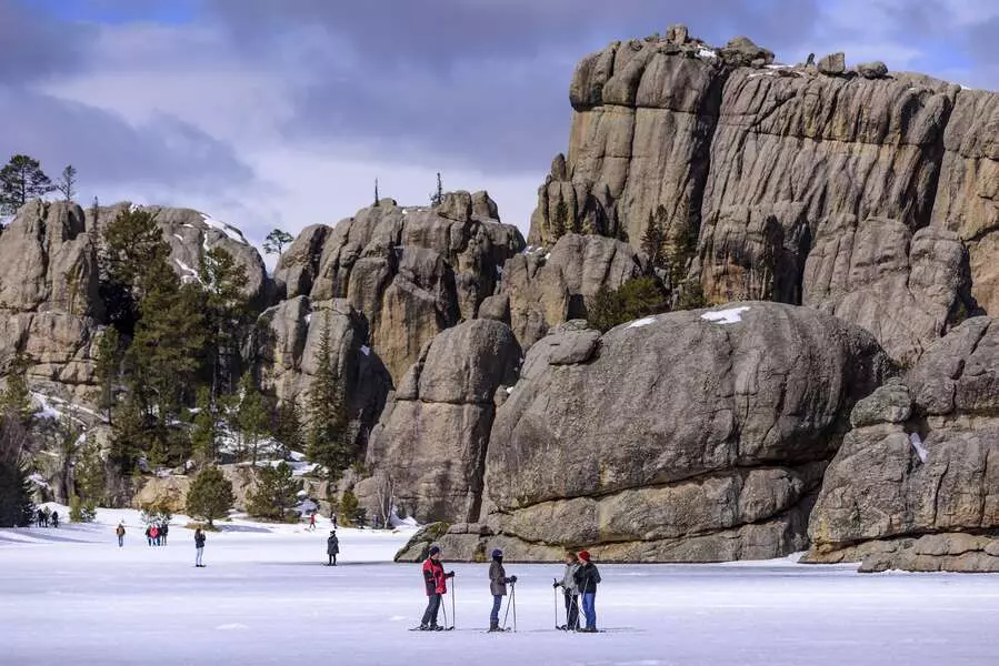 Doendinge in Suid-Dakota: voetslaan, ski, mere, watervalle en meer